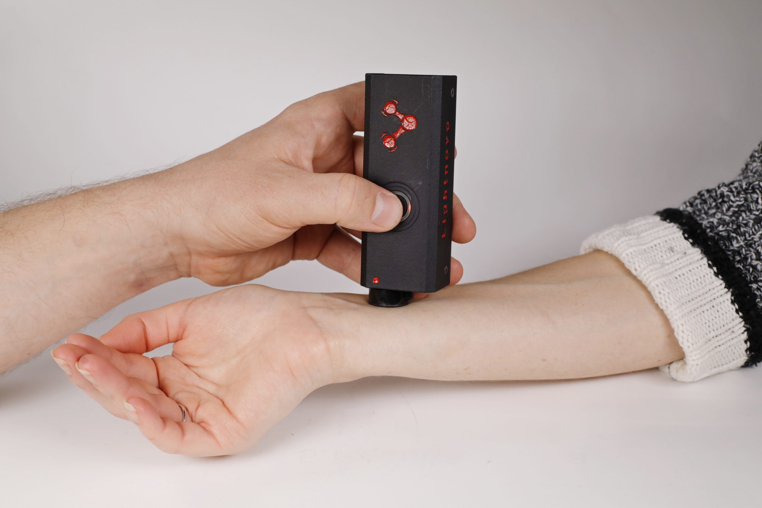 Raman Spectroscopy for Real Time Near-Surface Tissue Imaging